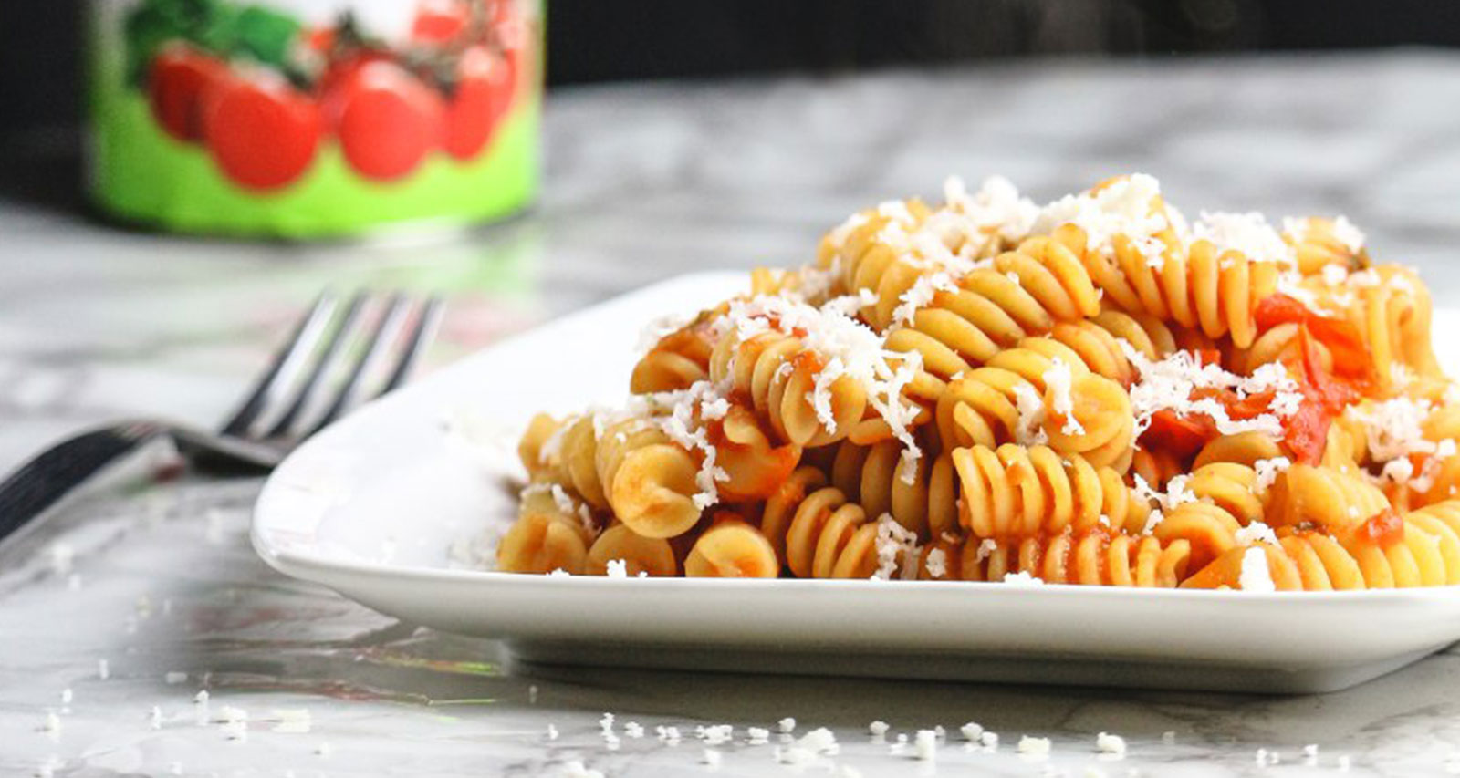 Fusilli pasta with tomatoes with basil - Valgri